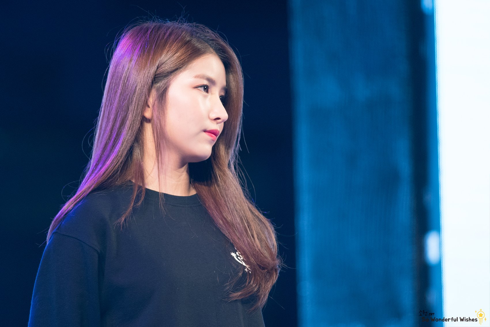 Sowon Side Profile | Scrolller