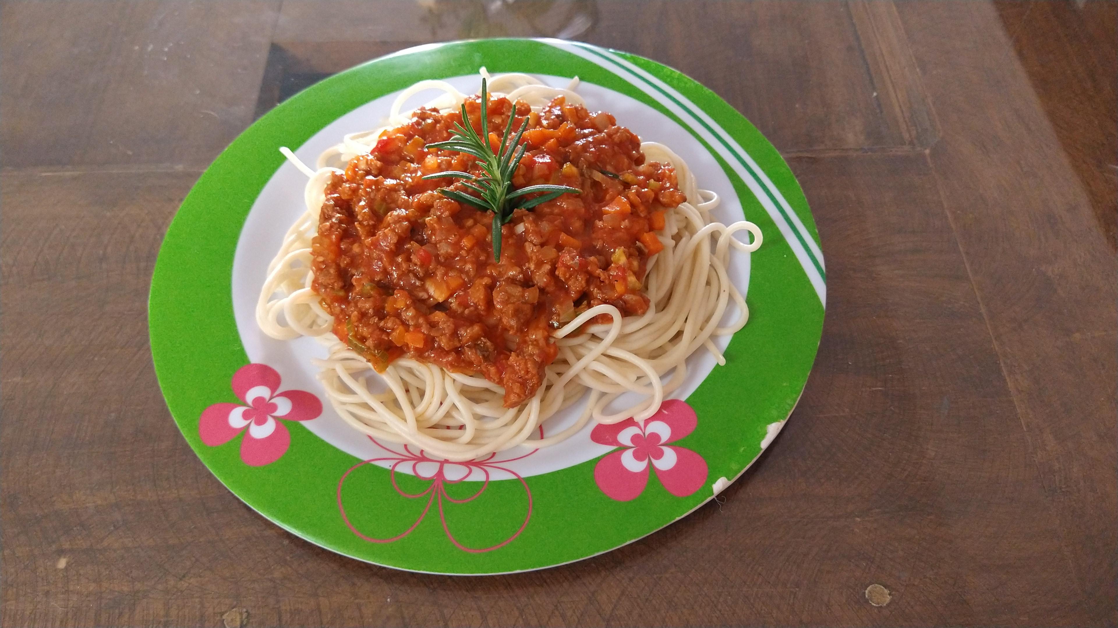 SPAGUETTI RAGÚ ALLA BOLOGNESE | Scrolller