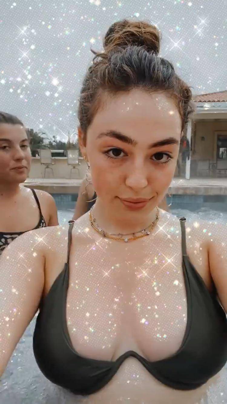 Sparkly Jillian | Scrolller