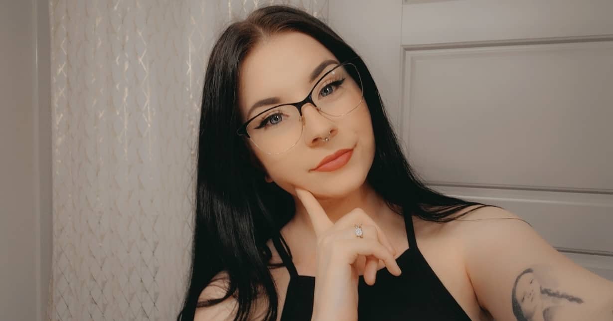 Spending the day watching twitch and relaxing 😌 | Scrolller