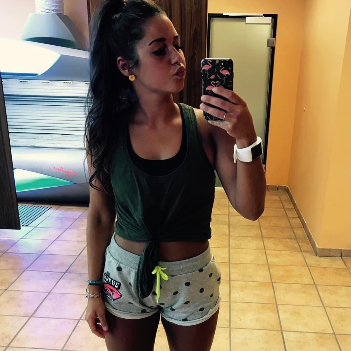 Spiegel Selfie | Scrolller