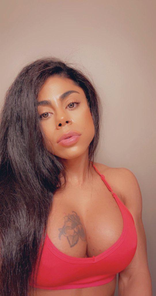 Do you like my red sport bra ️ | Scrolller