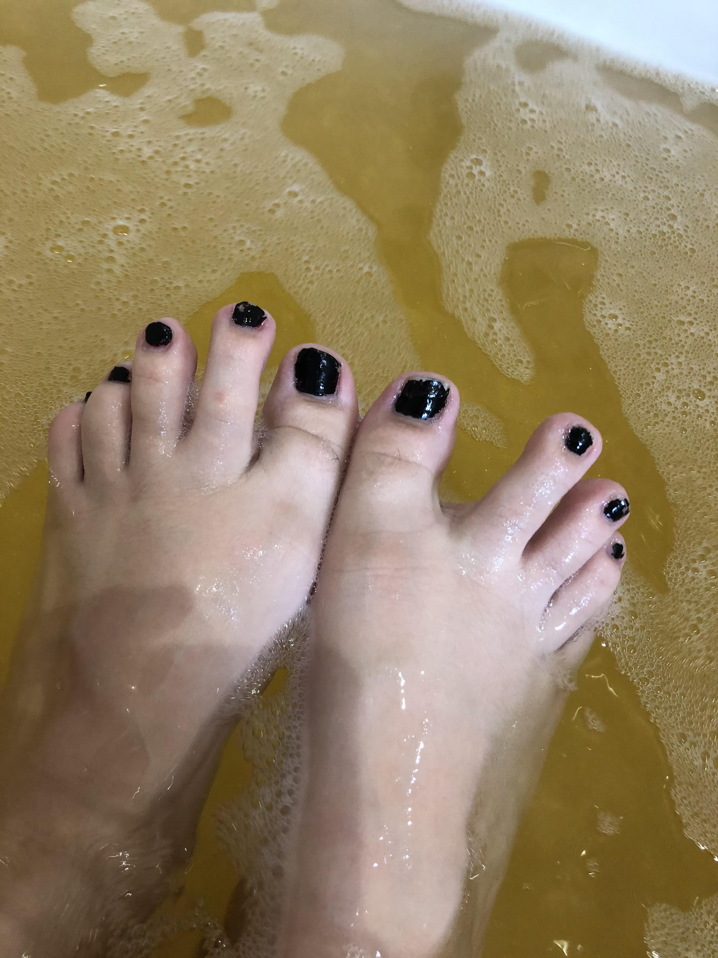 Spread toes mmmm | Scrolller