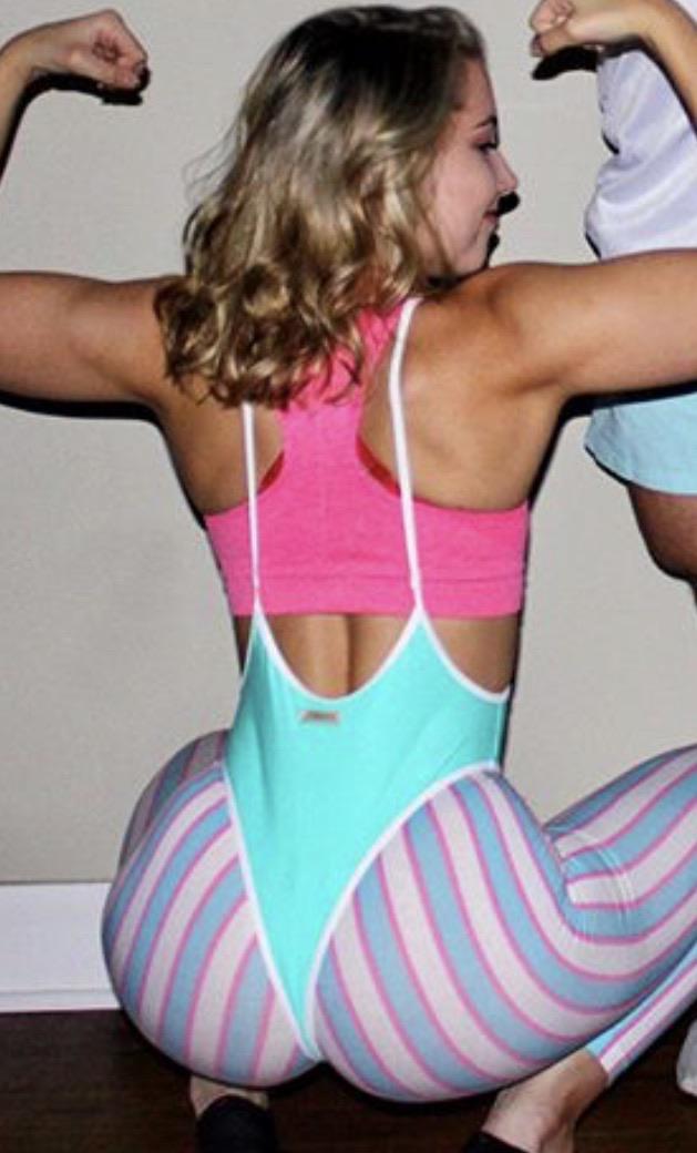 Squat pose | Scrolller