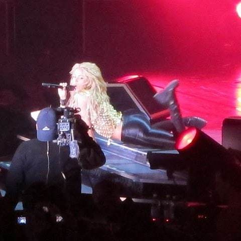 Stage booty | Scrolller