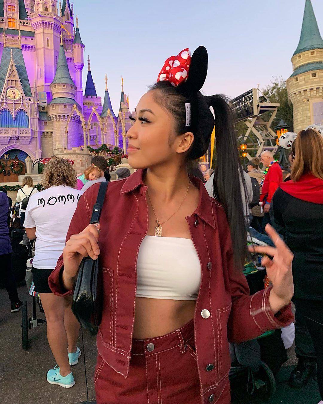 Stands out from the crowd | Scrolller