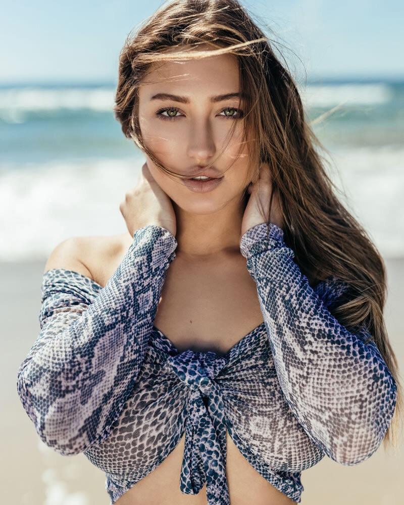 Stefanie Knight aka Stefanie Gurzanski | Scrolller