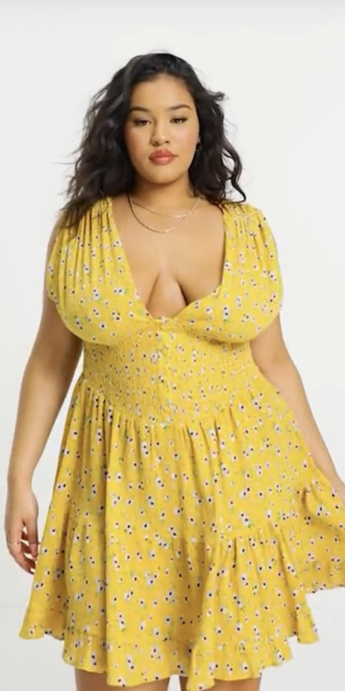 Step sis filling out that dress | Scrolller