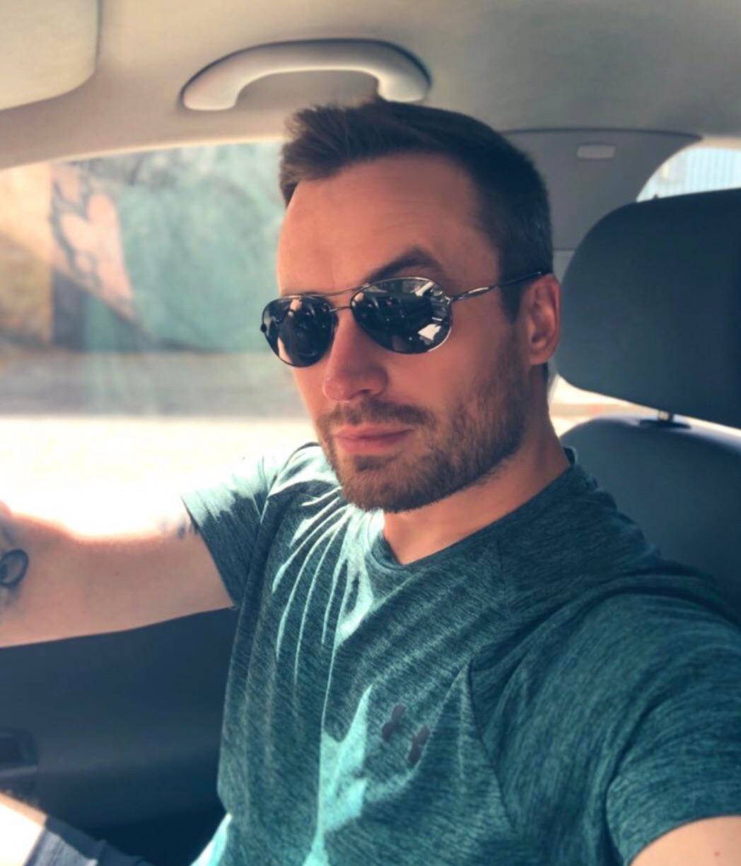 Straight Alpha Male here to take what’s mine. Come and make me hard with servitude pigs 💪🏻 ...