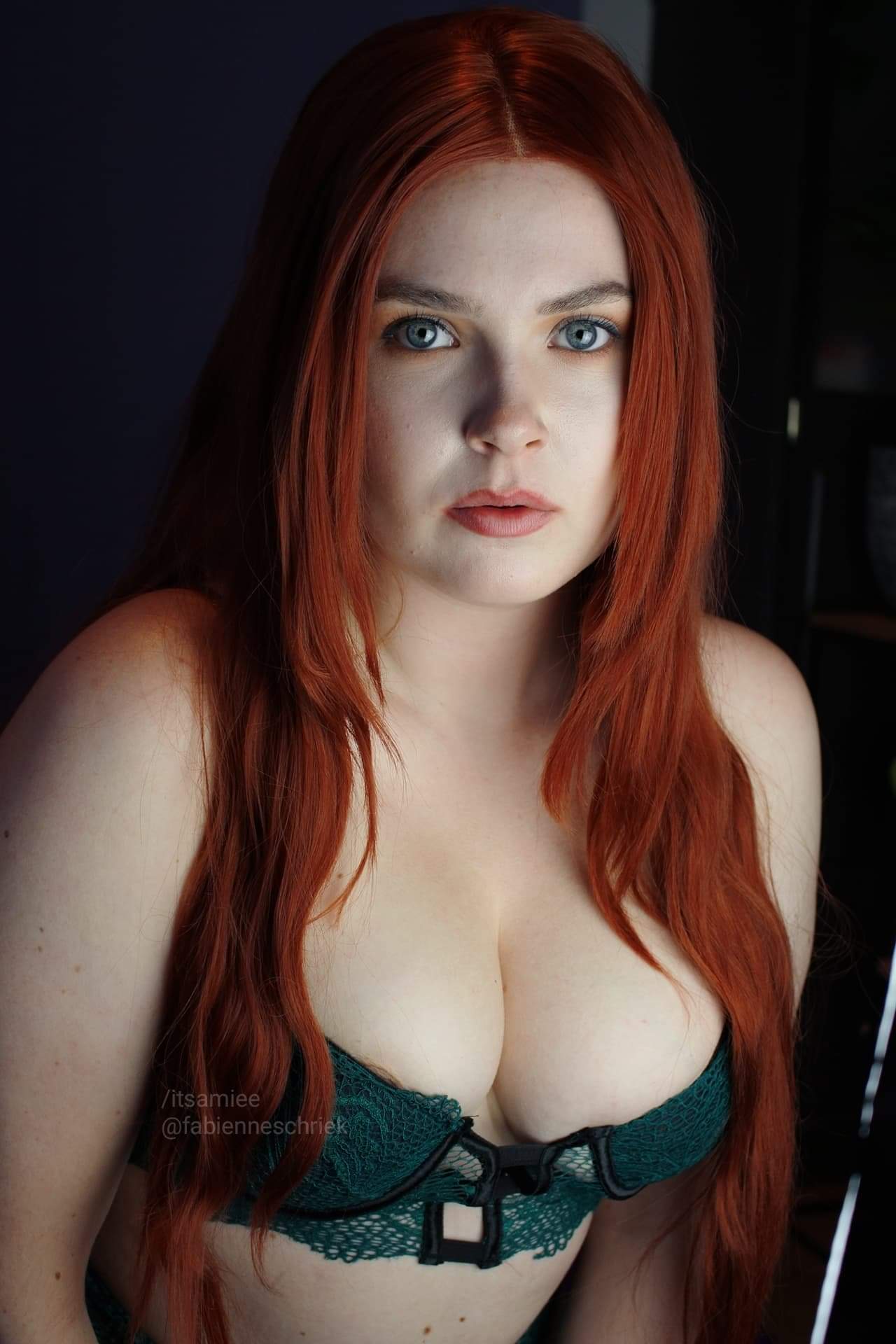 Straight hair. Love it or hate it? | Scrolller