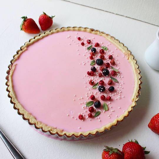 Strawberry and White Chocolate Panna Cotta Tart | Scrolller