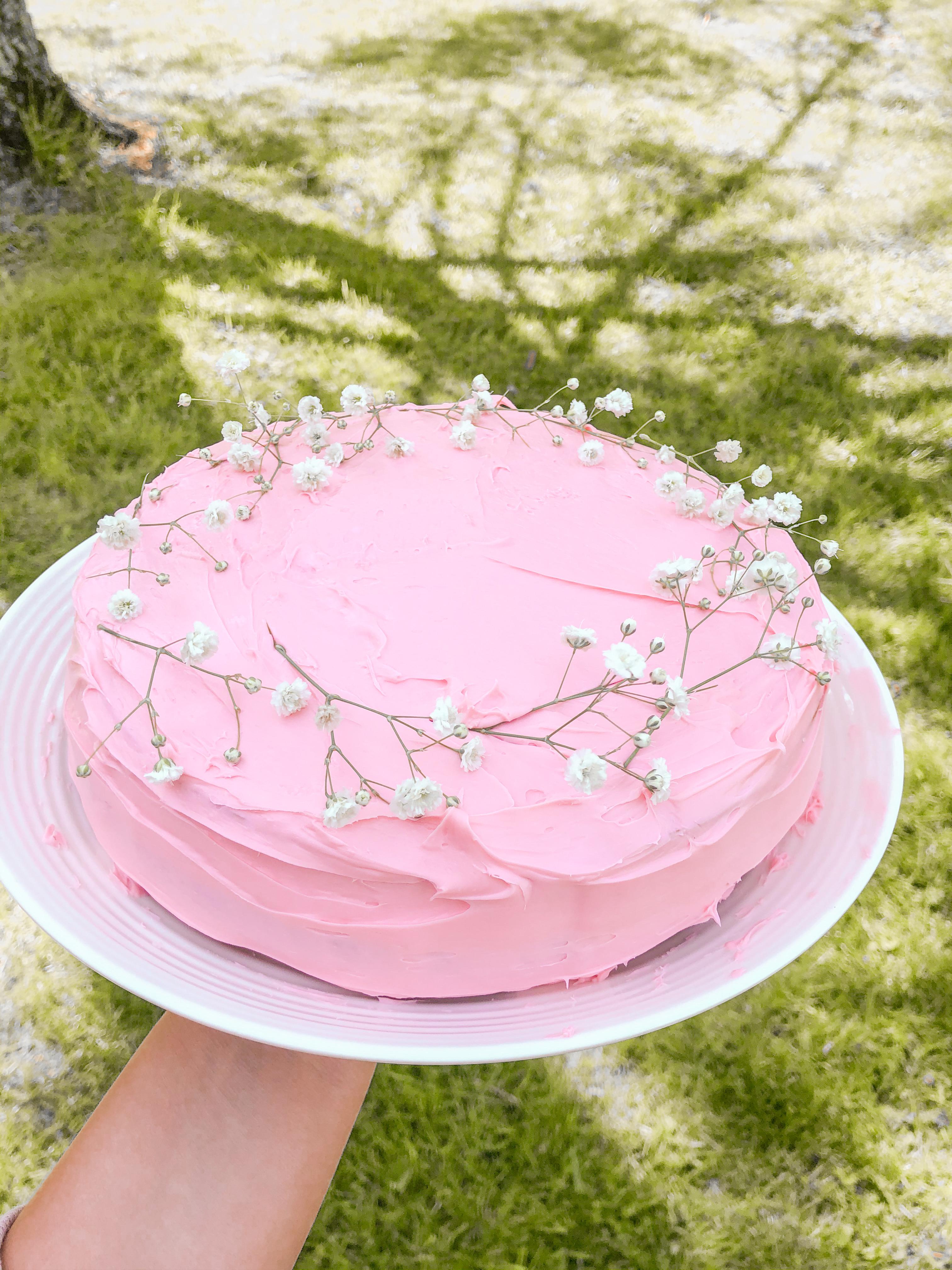 Strawberry cake 🍰 | Scrolller