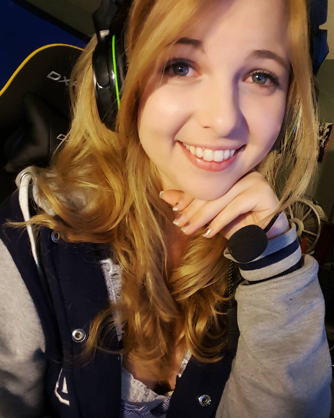 Streamer Girl | Scrolller