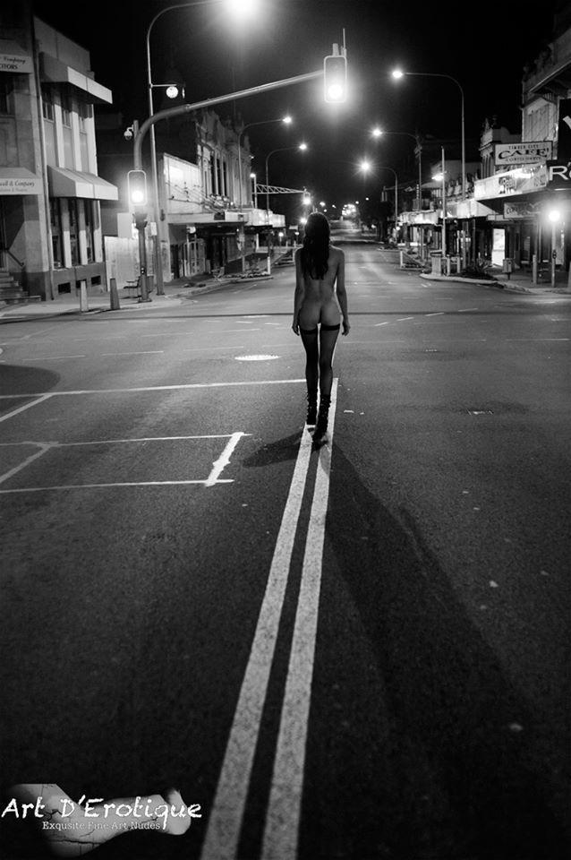 Street walker | Scrolller