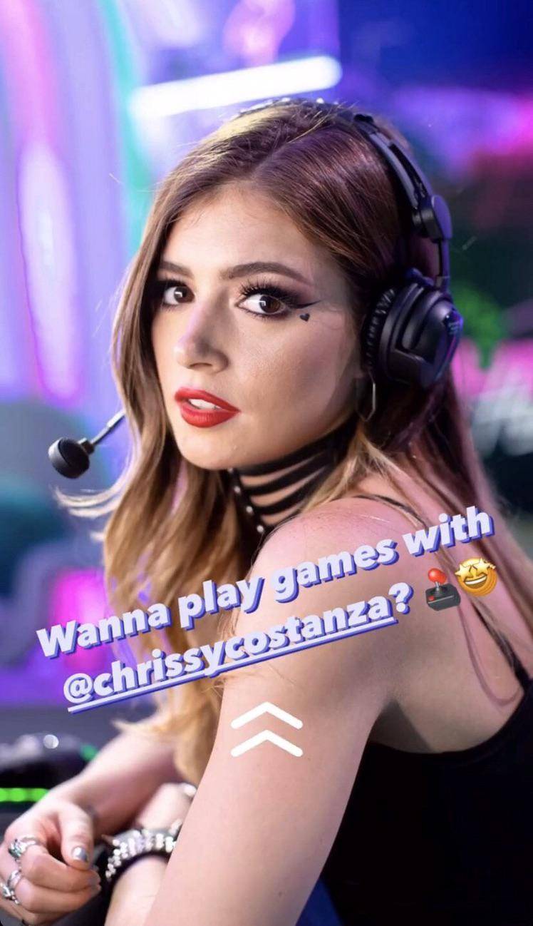 Strip poker? | Scrolller