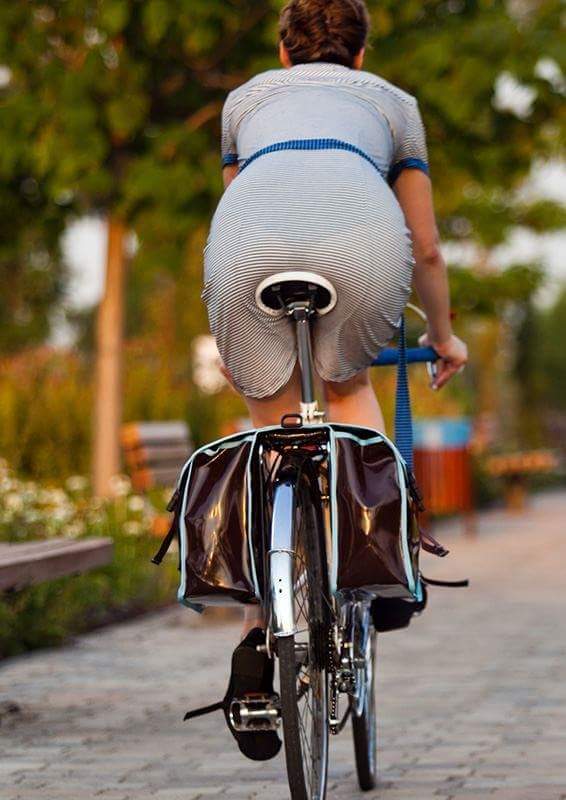 Stripy dress and baggage | Scrolller