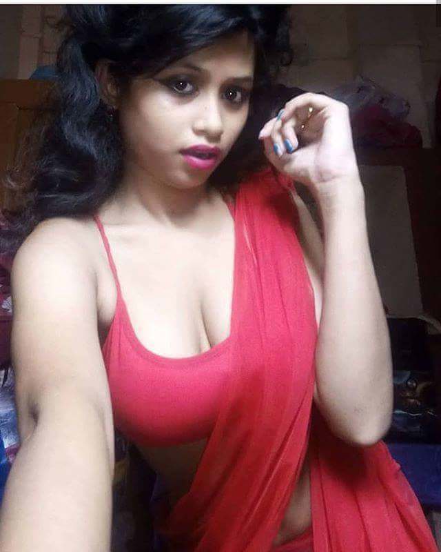 Stunning Look in Red Saree | Scrolller