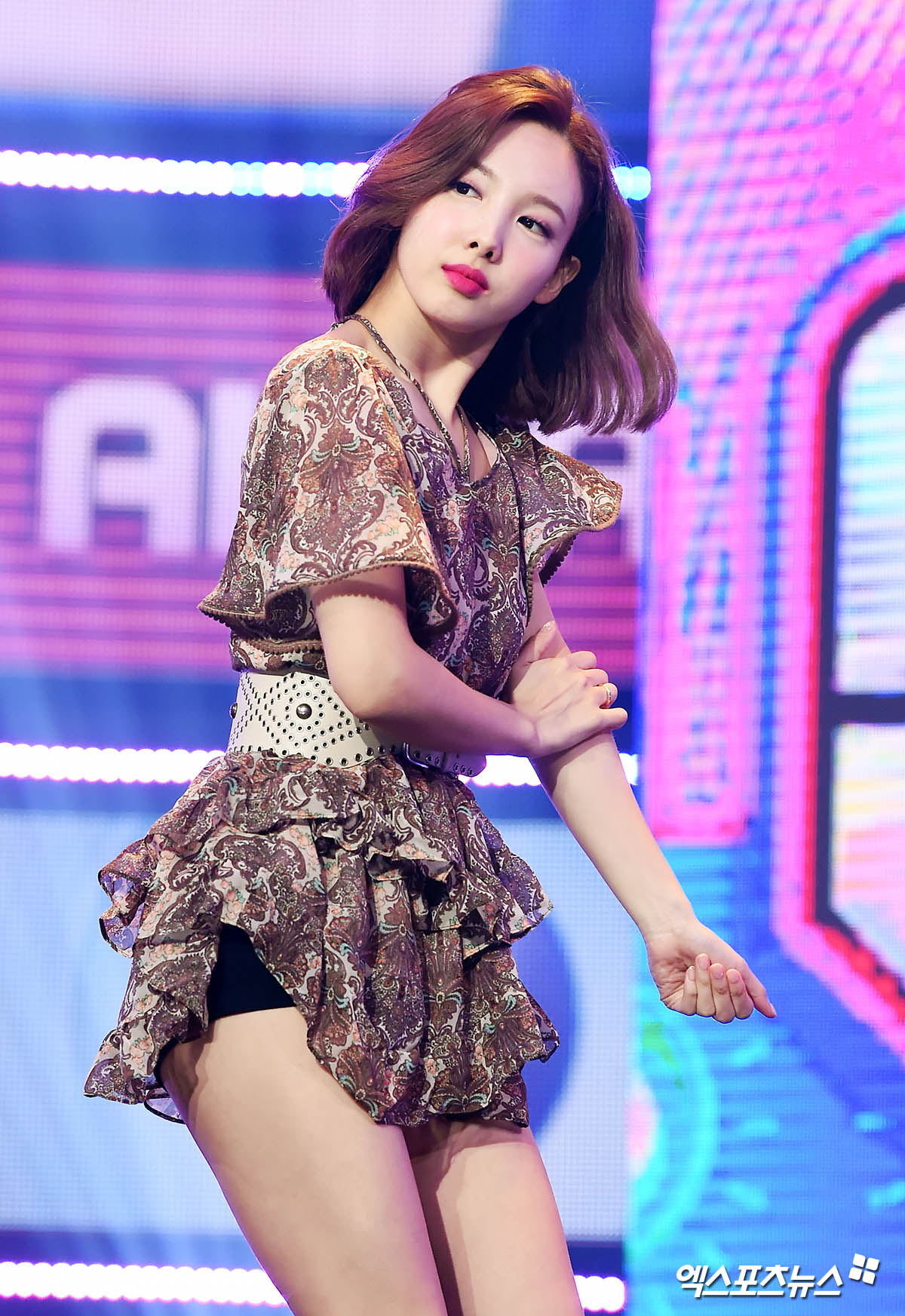 Stunning Nayeon | Scrolller