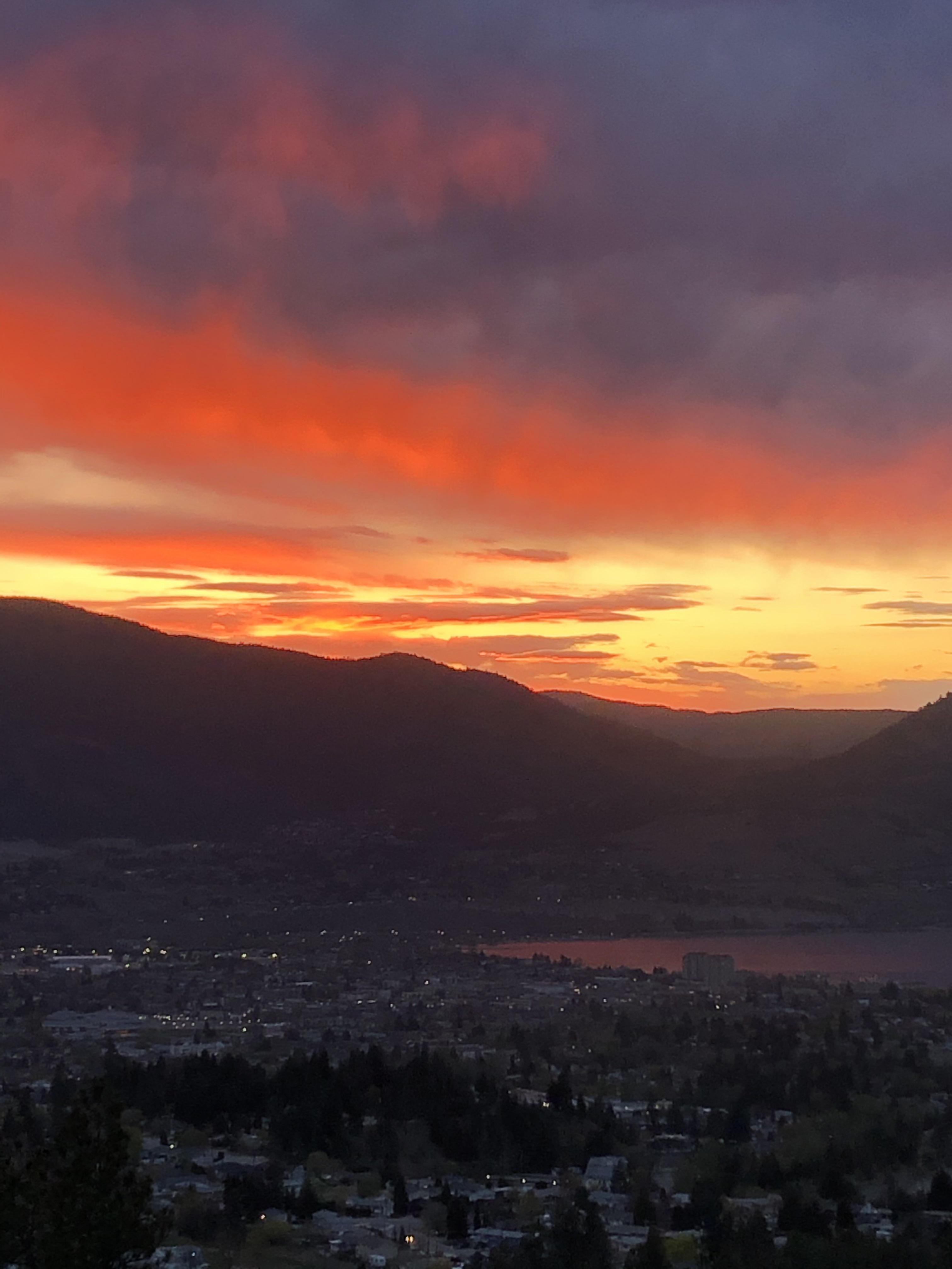 Sunset from up carmi | Scrolller