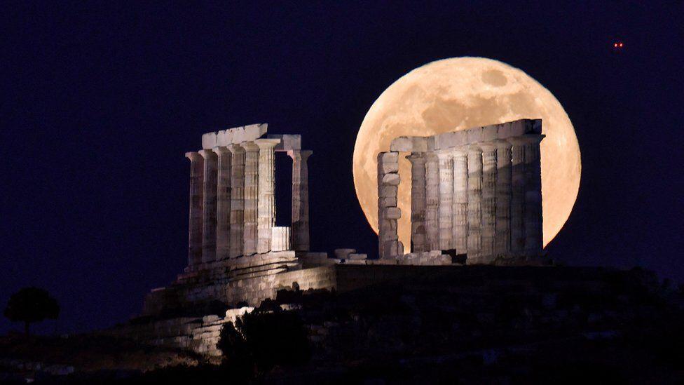 Super Blood Moon rising over the Temple of Poseidon. | Scrolller