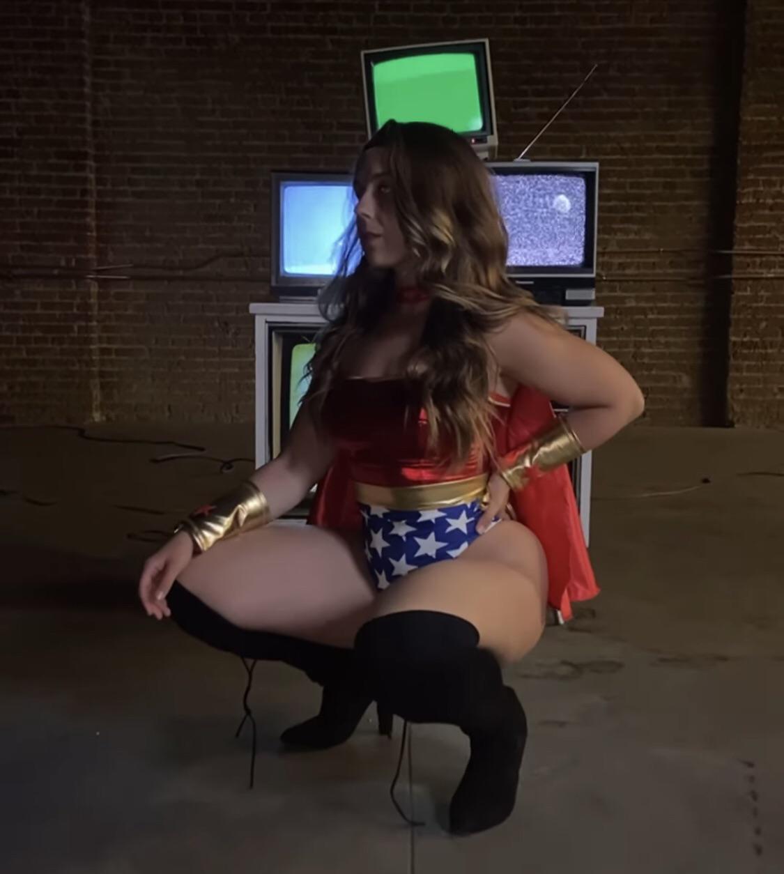 Superhero Queen | Scrolller