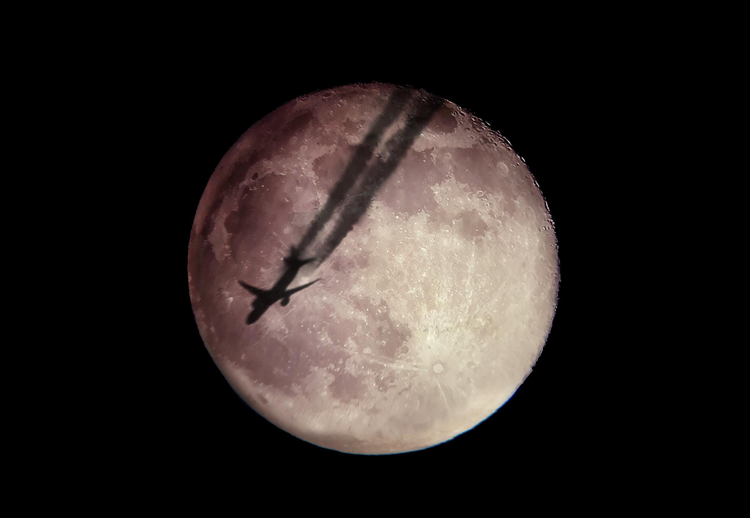 Supermoon Airlines | Scrolller