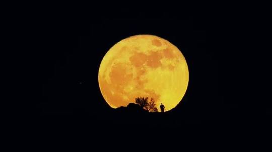 Supermoon + Camelback Hiker + Airliner | Scrolller