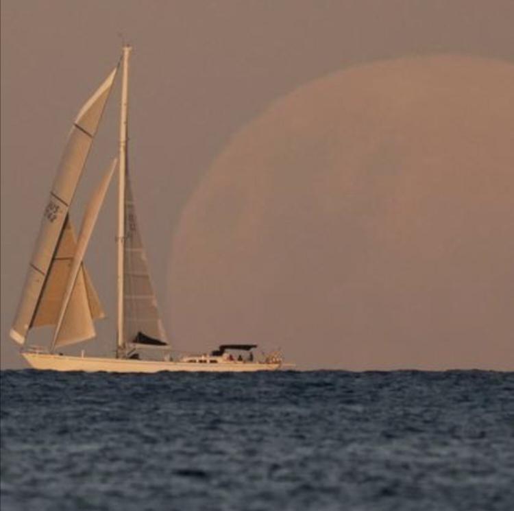 supermoon on the ocean ⛵ | Scrolller