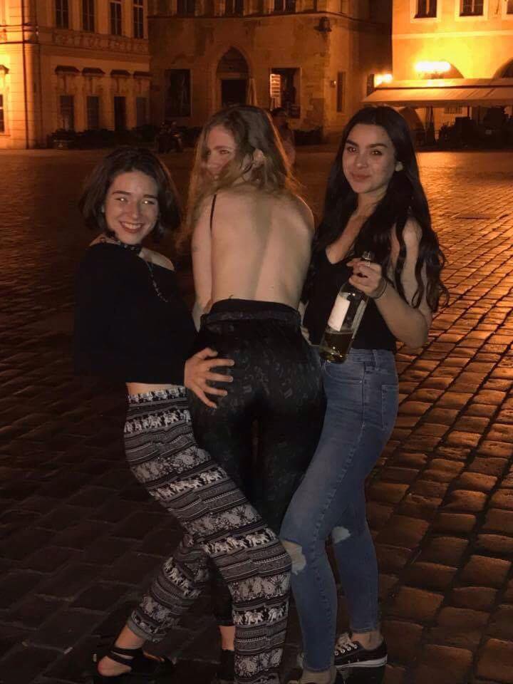 Supportive friends | Scrolller