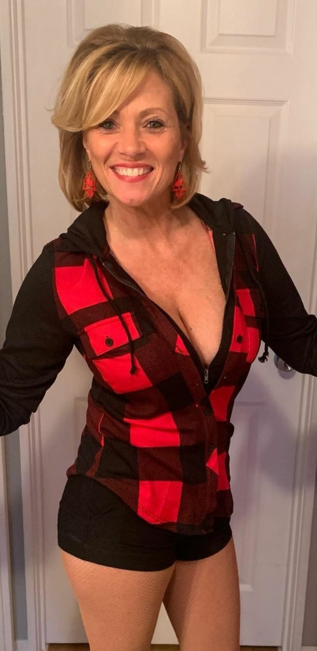 Sweater Puppies | Scrolller