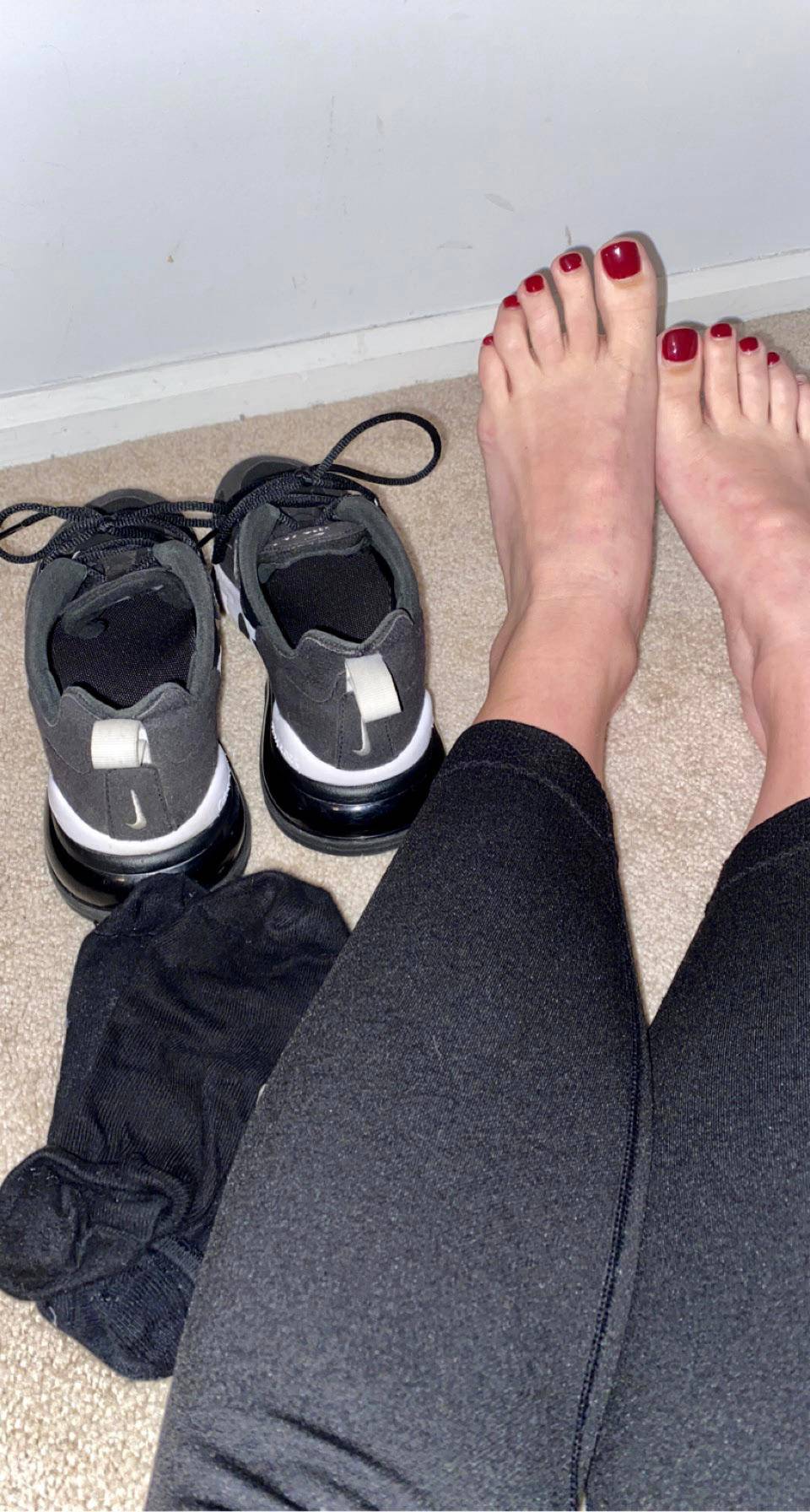 Sweaty after workout feet 😋 | Scrolller