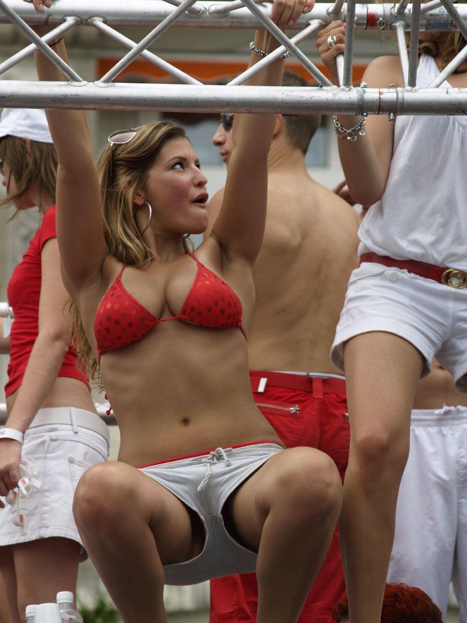 Swinging time | Scrolller