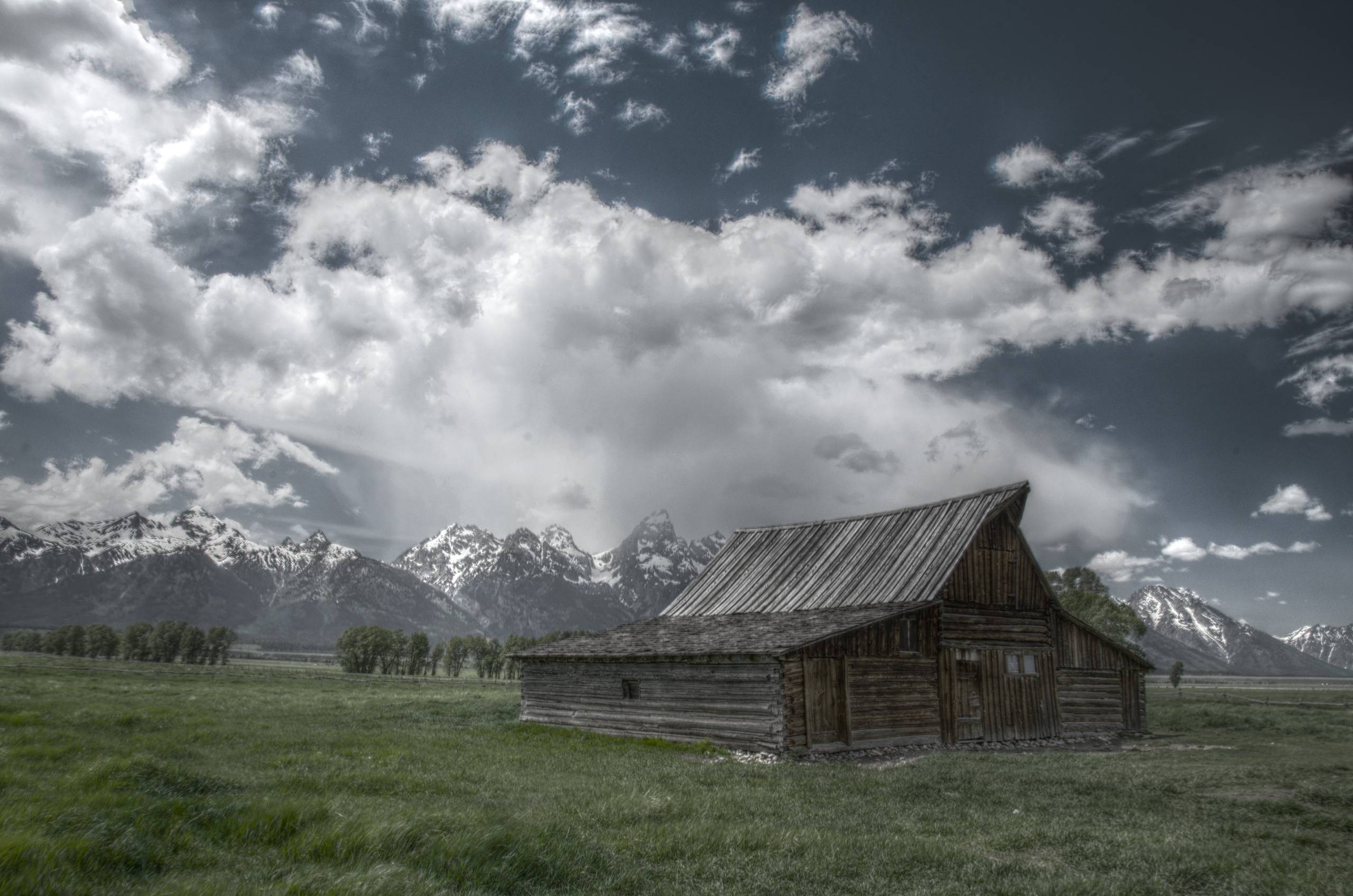 T.A. Moulton's Barn at the Grand Tetons [OC] [2560 x 1696 | Scrolller