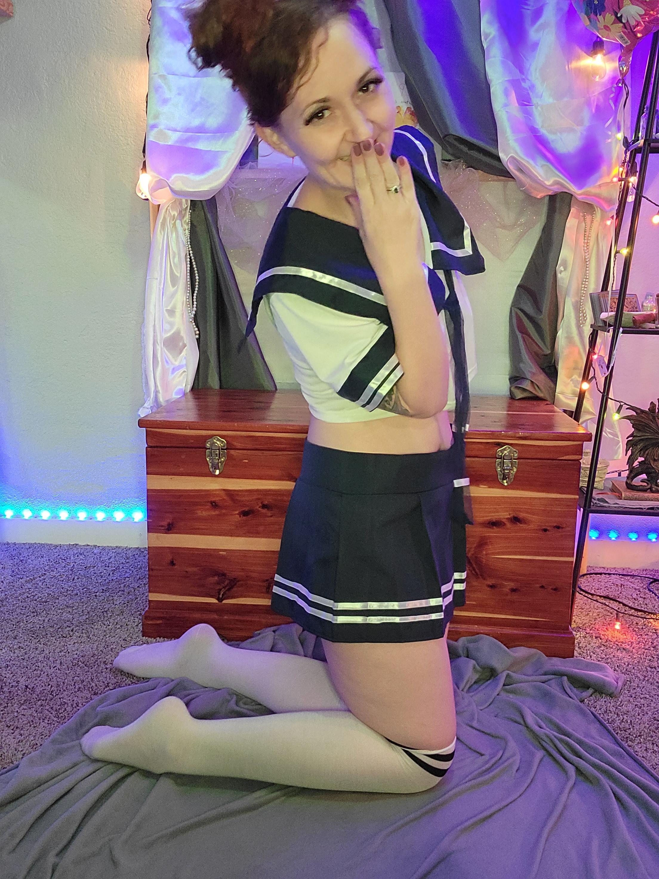 Tee hee UwU | Scrolller