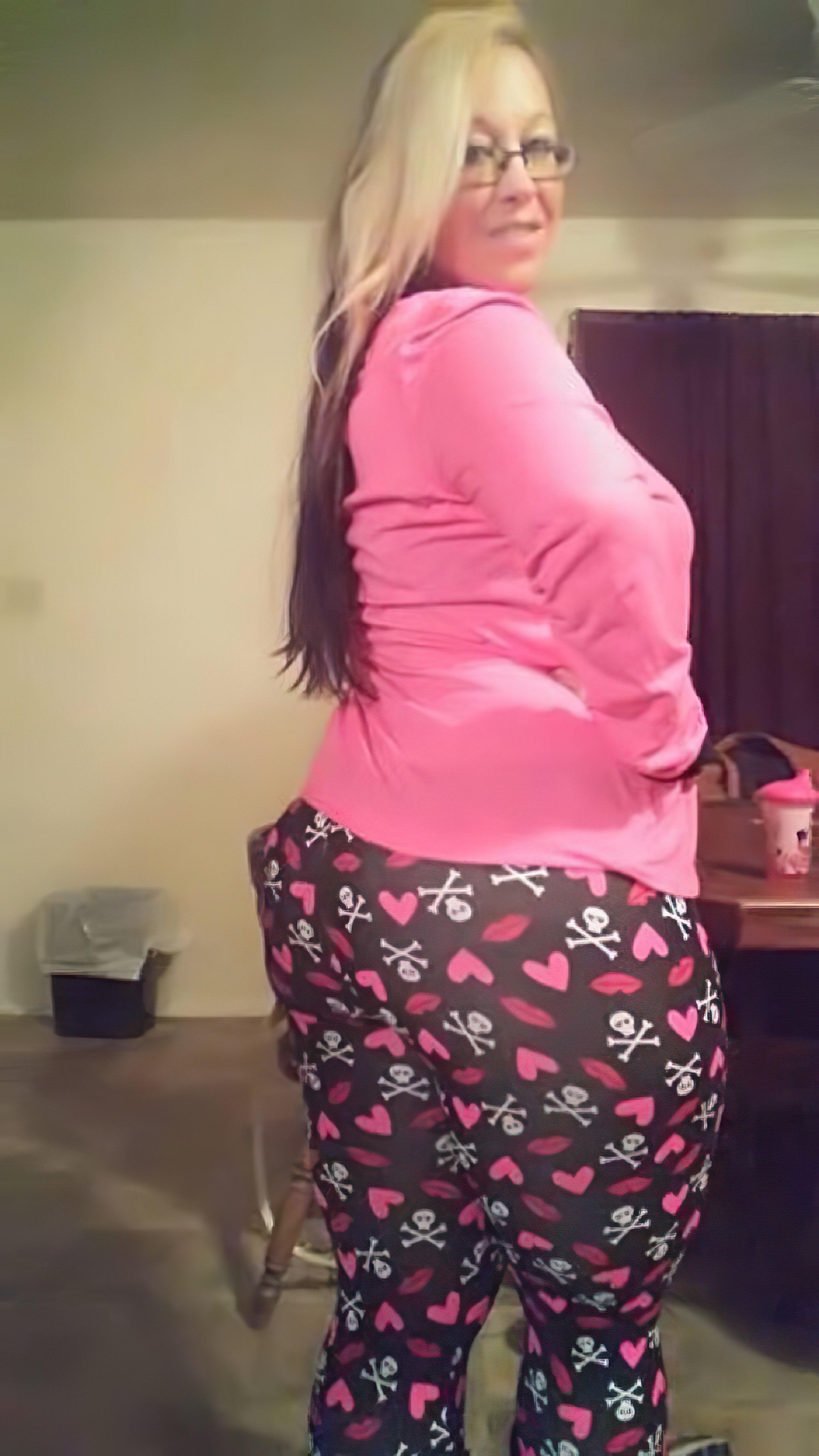 Tell me how you’d ravage my moms nasty holes (no limits) (tribs also welcomed and encouraged ...