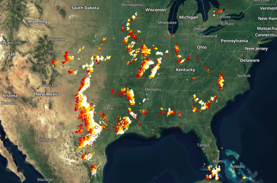 Texas is getting a lot of lightning right now. | Scrolller