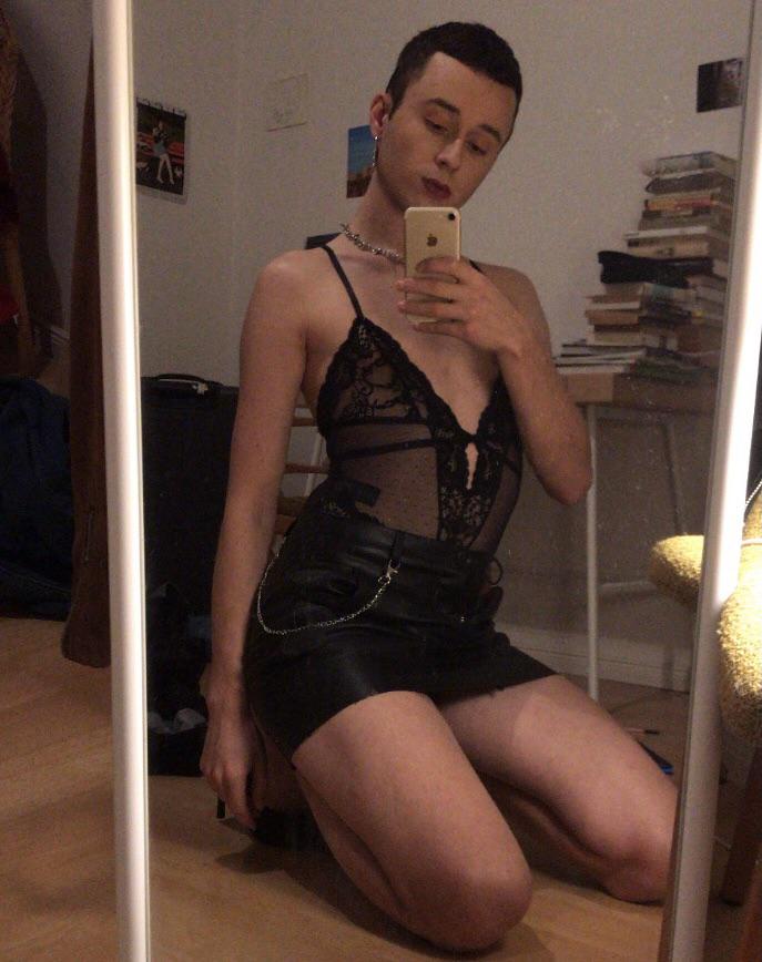 Thank god I’m home alone | Scrolller