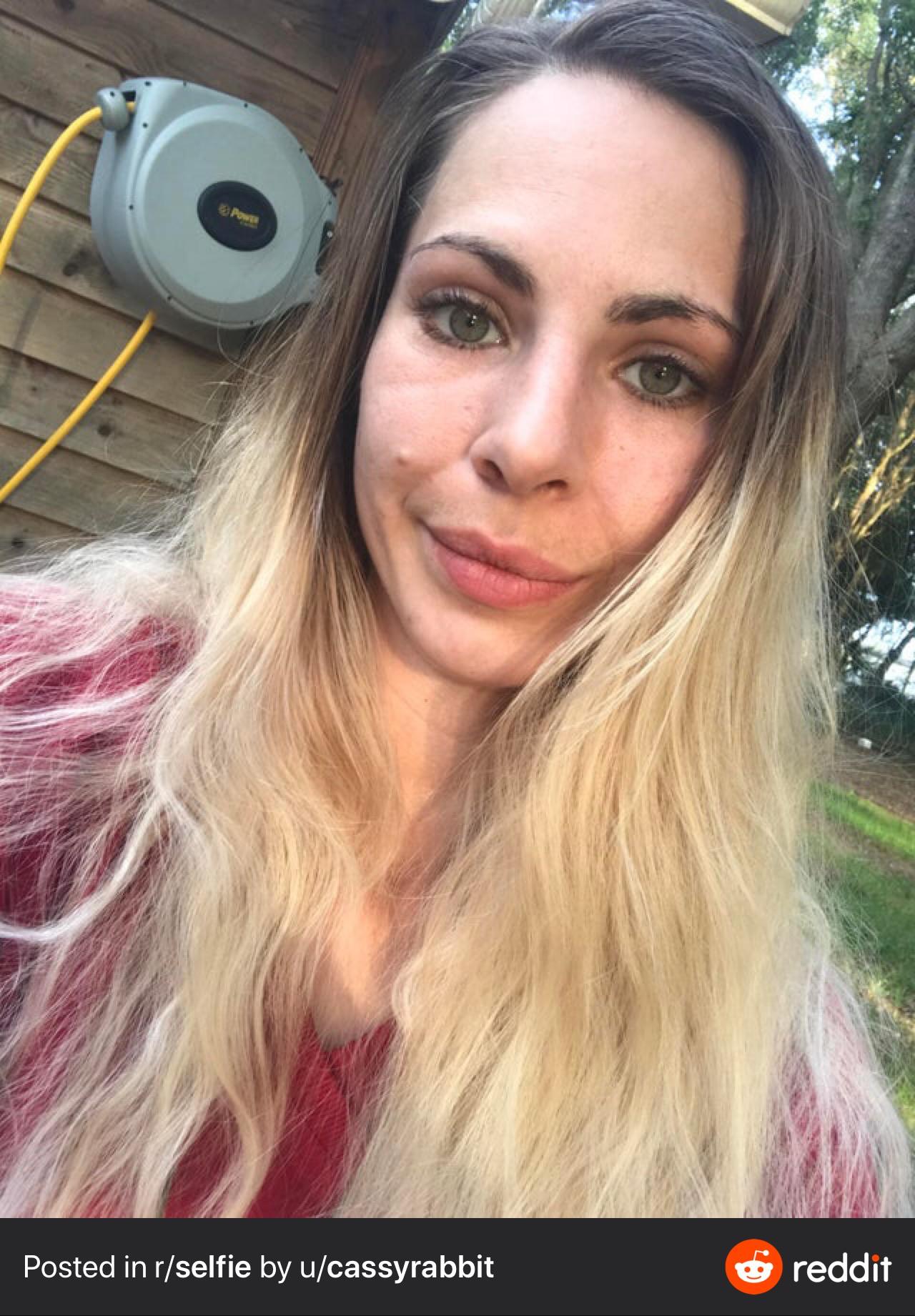 Thank god the warm weather is back. Green eyes for the win! | Scrolller