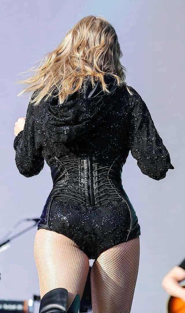 That gap... | Scrolller