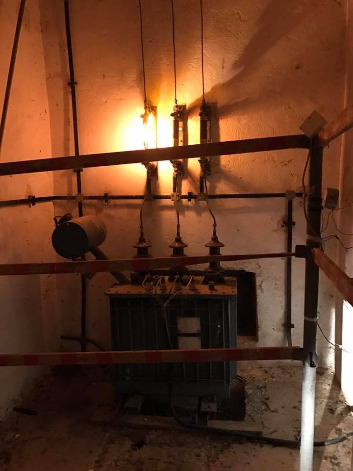 that's not a light bulb that's a 12KV fuse | Scrolller