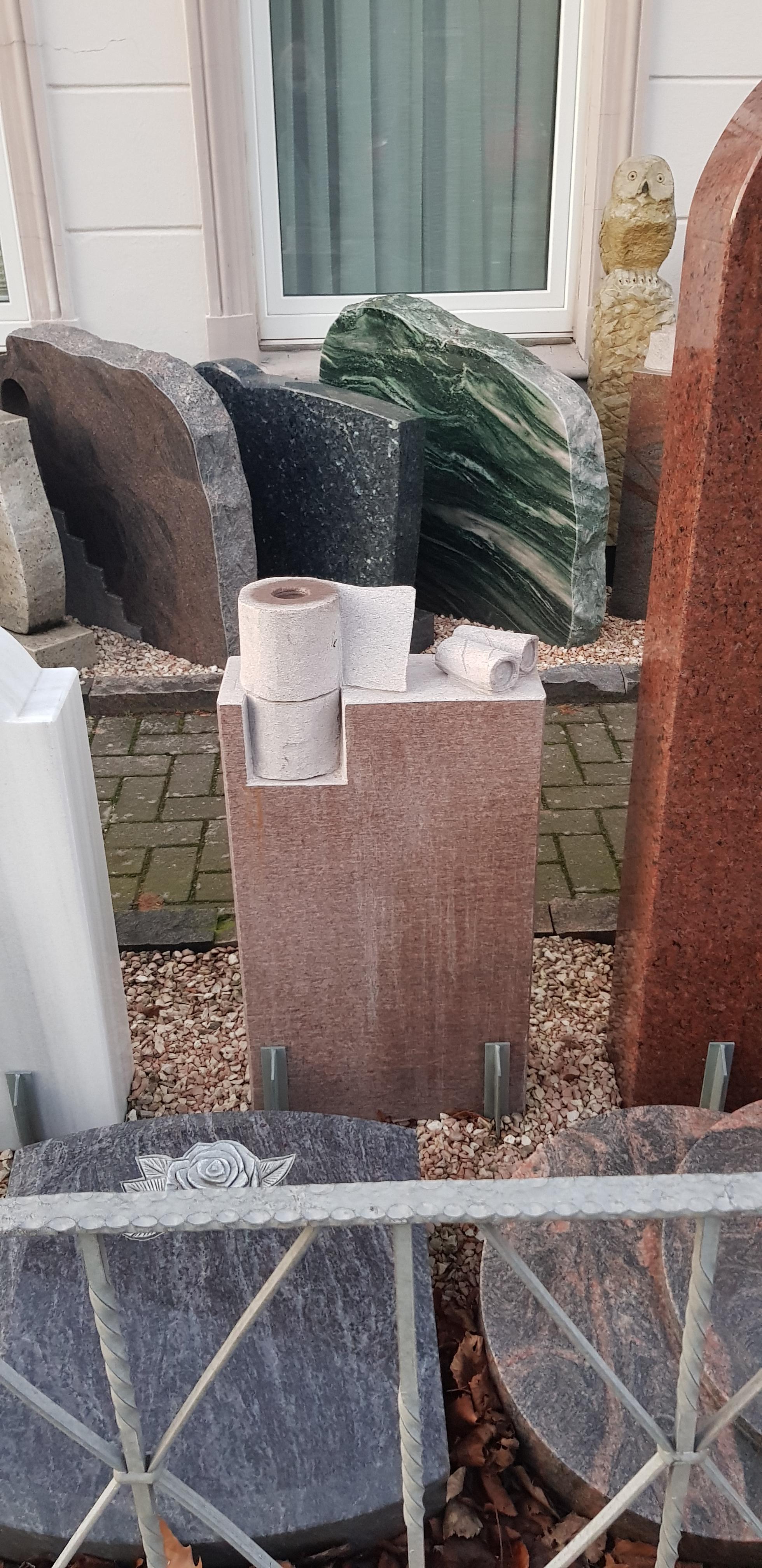 The 2020 gravestone | Scrolller