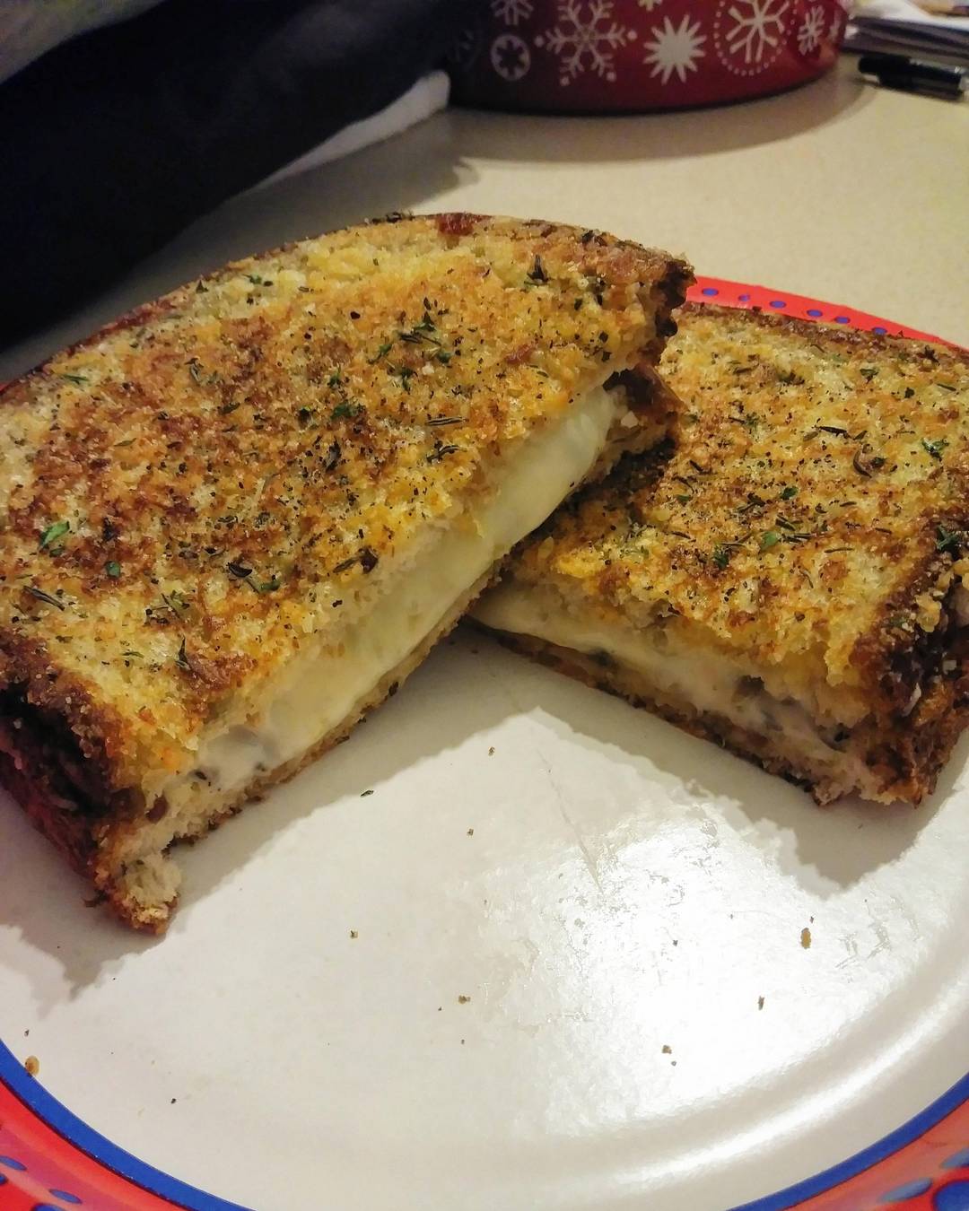 The best damn grilled cheese I've ever made (recipe in comments) | Scrolller
