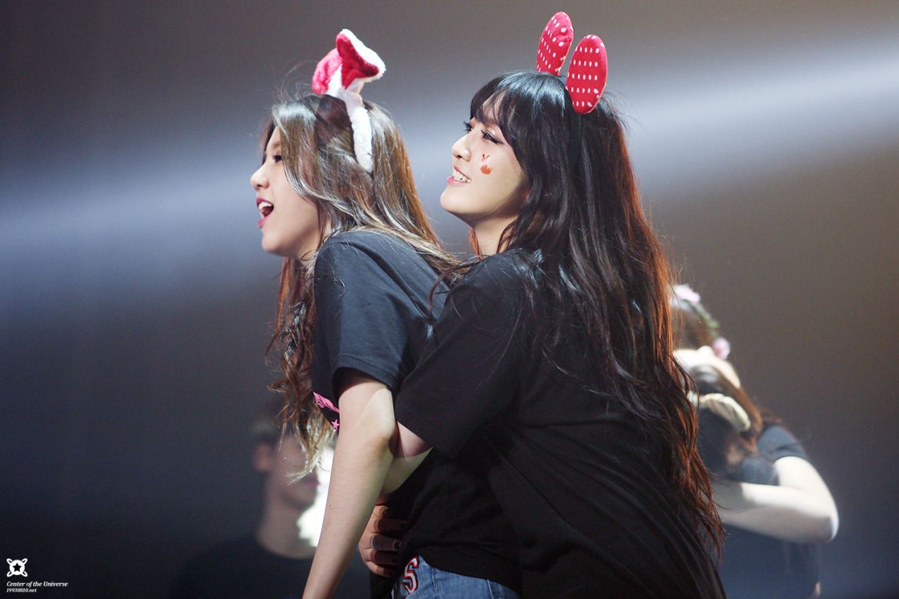 The chanmi reverse hug | Scrolller