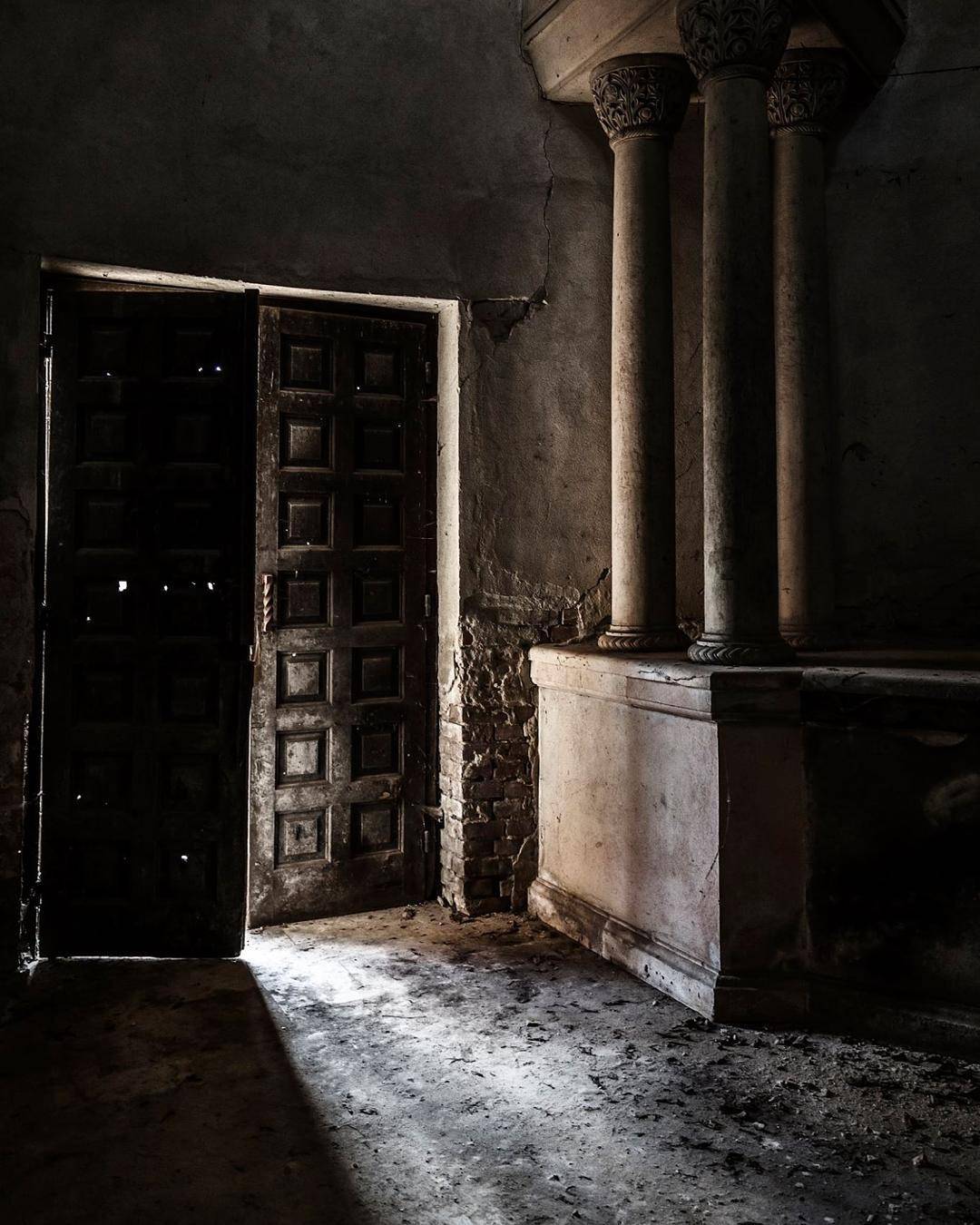The Chapel Scrolller