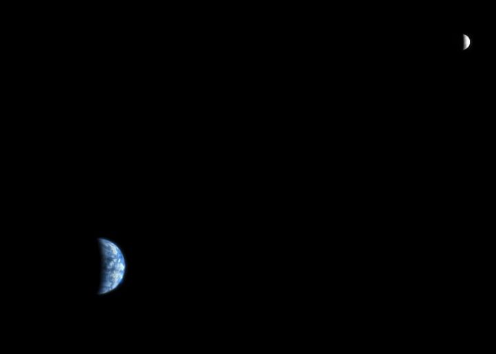 The Earth and Moon as seen from Mars | Scrolller