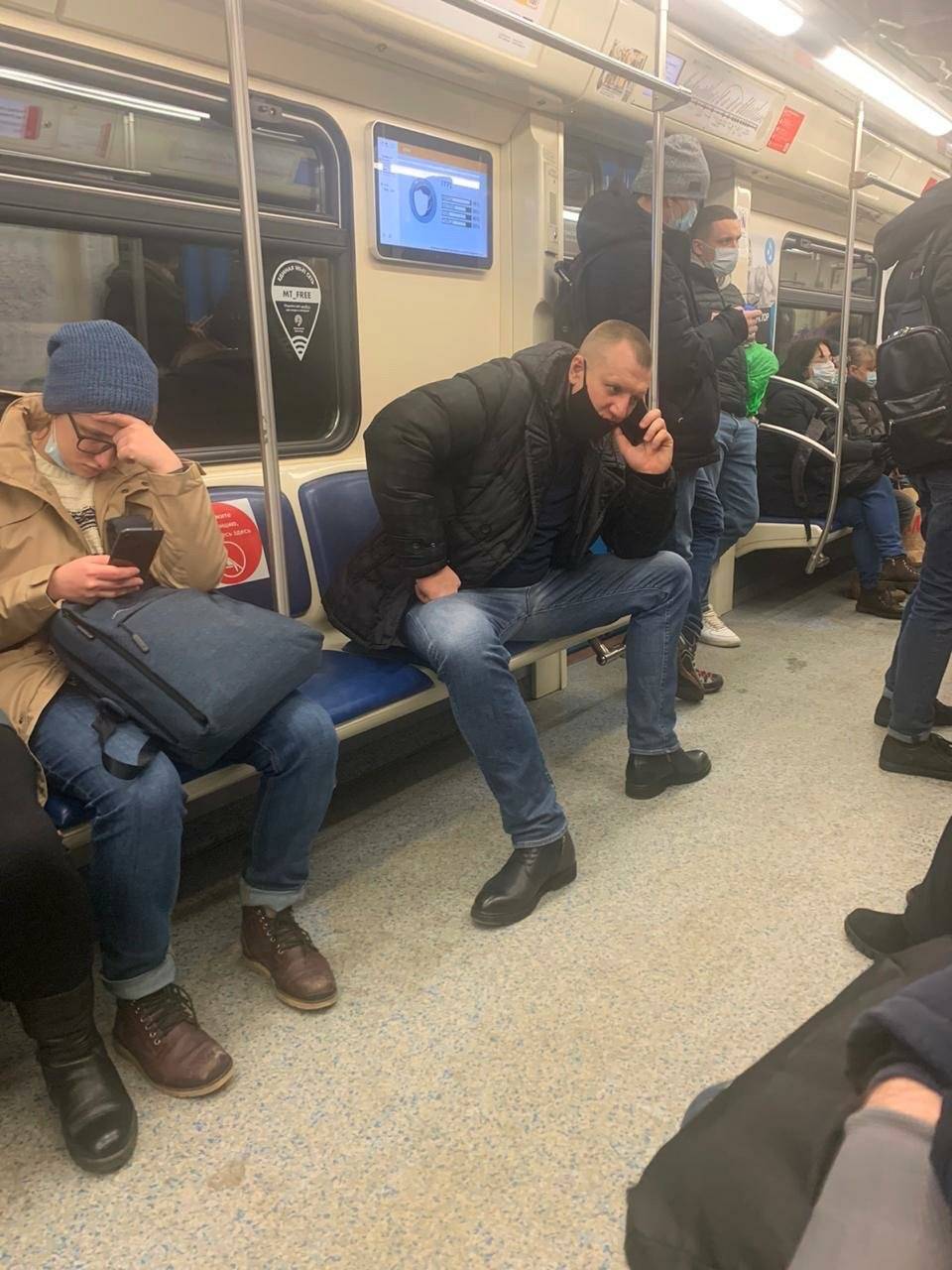 The final manspreading boss | Scrolller