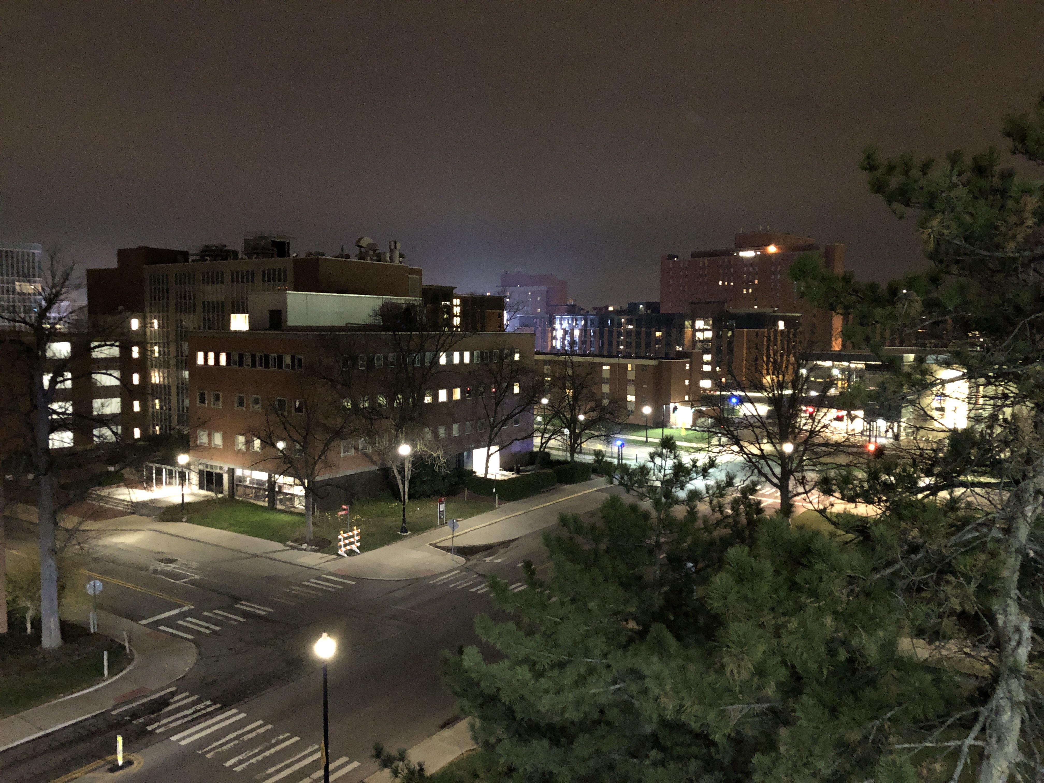 The glow of the clock tower from 750m | Scrolller