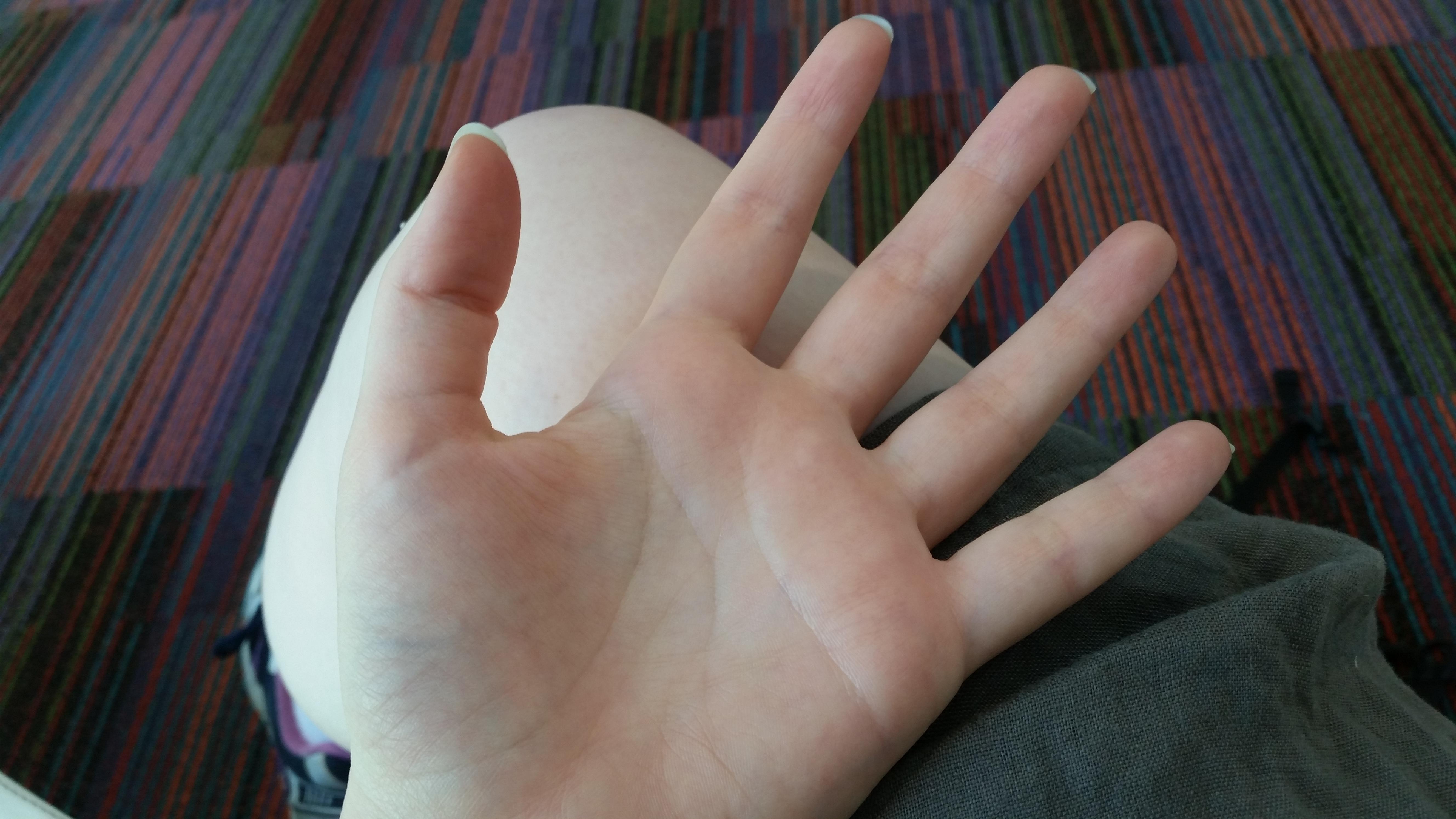 The left hand's palm | Scrolller