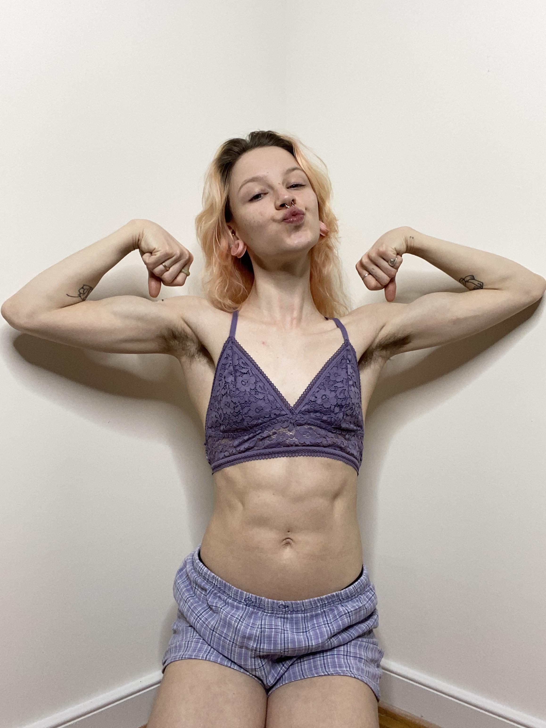 The lil lady with muscles 💓 | Scrolller