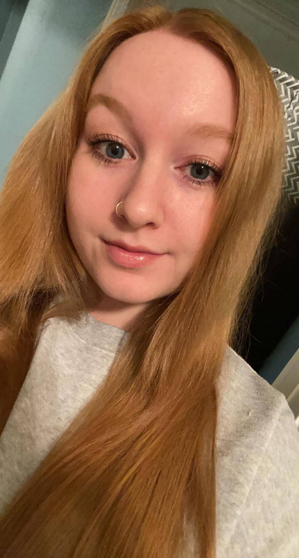 Who wants to come over, get high, and be my NYE kiss? 🥰 | Scrolller